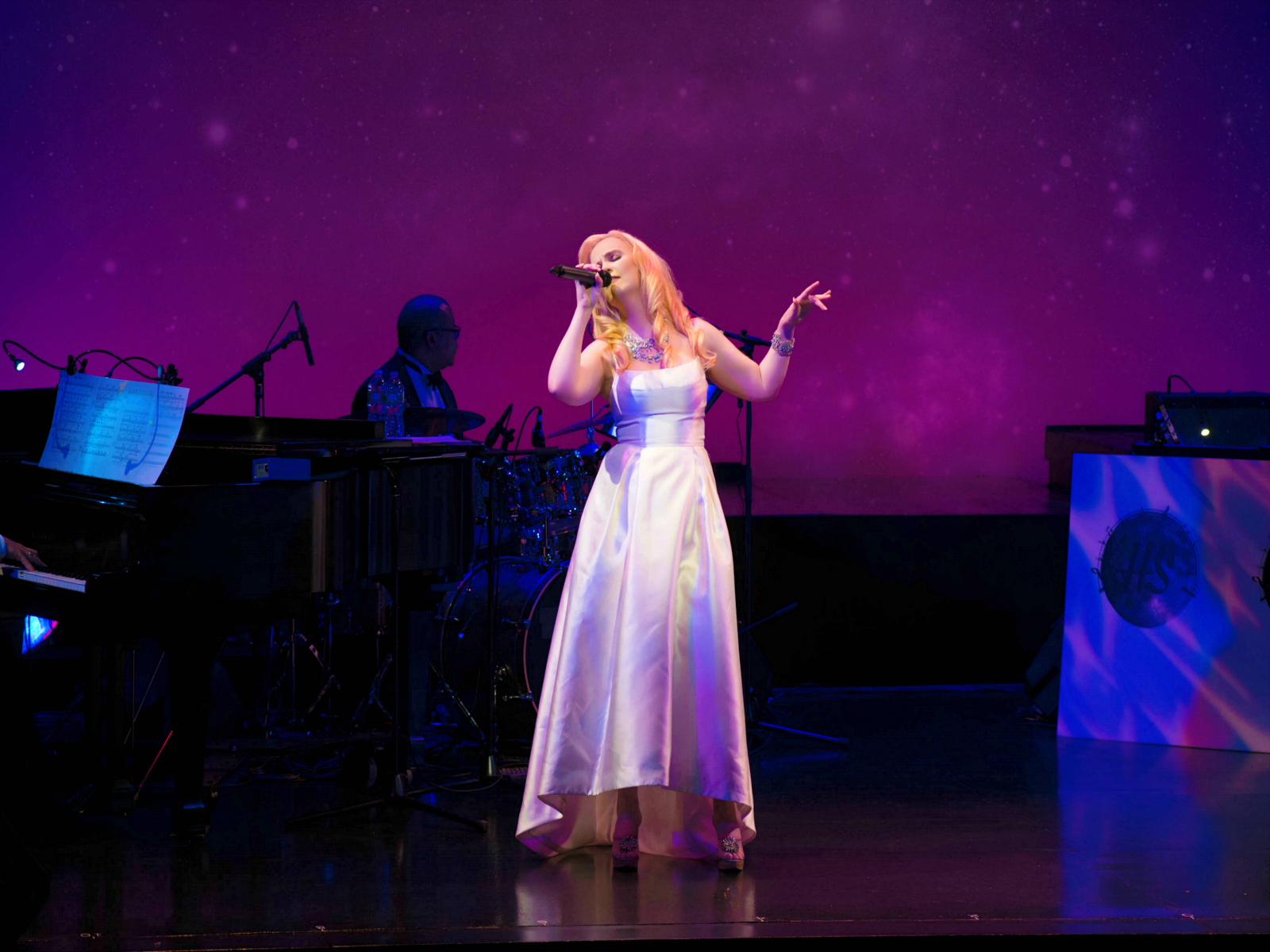 Spend an enchanted evening with the gifted Doreen Taylor – Entertaining ...